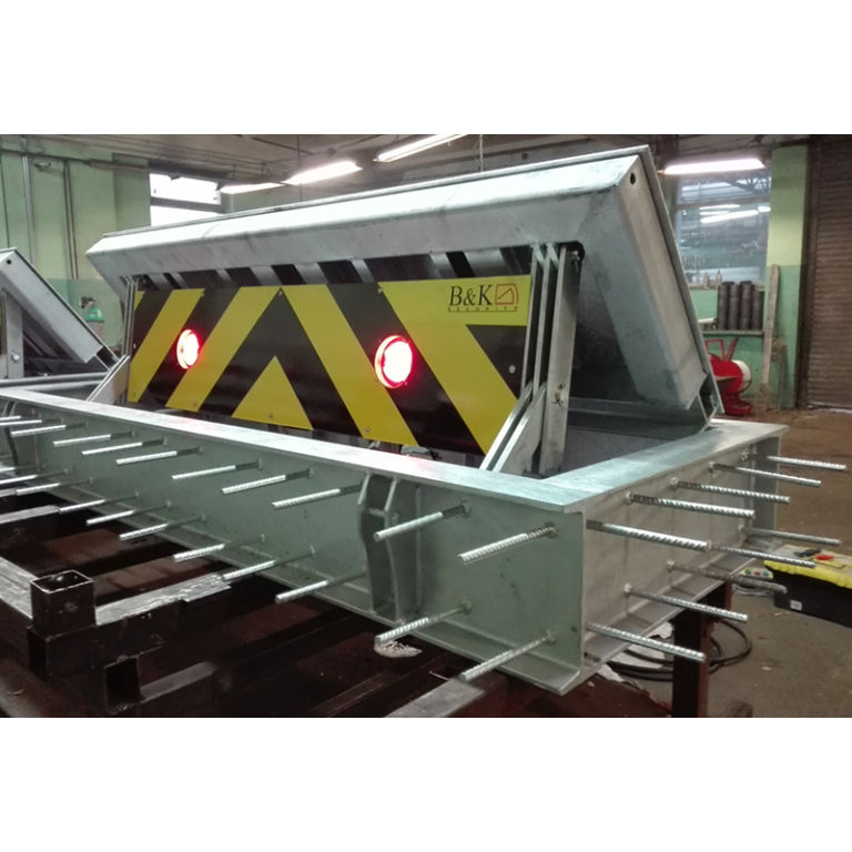 SHIELD Shallow mount - hydraulic anti ram barrier
